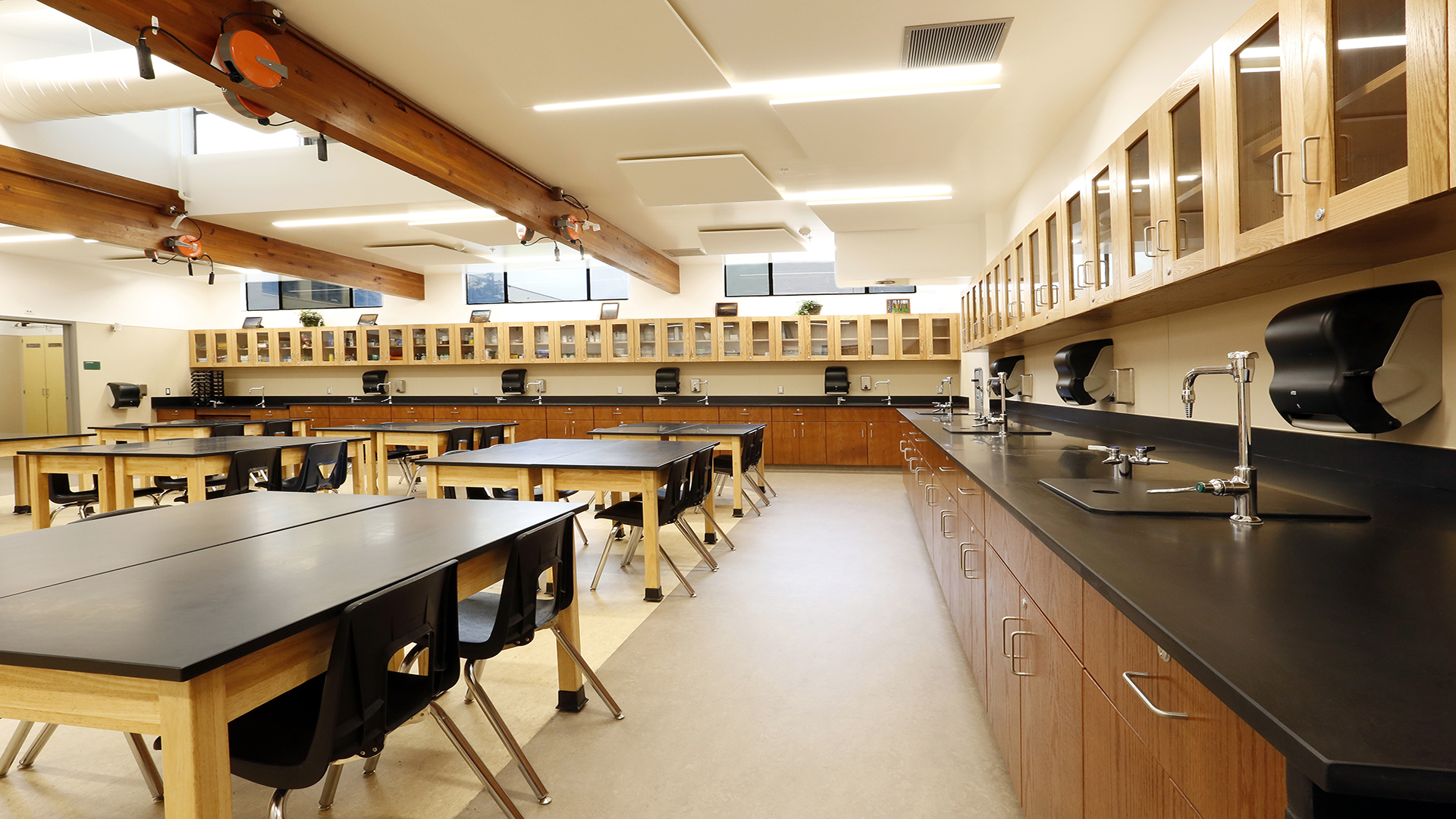 Coliseum College Preparatory Academy Science Classroom | LCA Architects